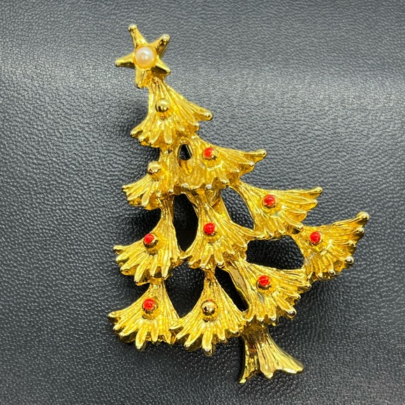 Jewelry | Vintage Gold Tone Christmas Tree Brooch Pin | Poshmark